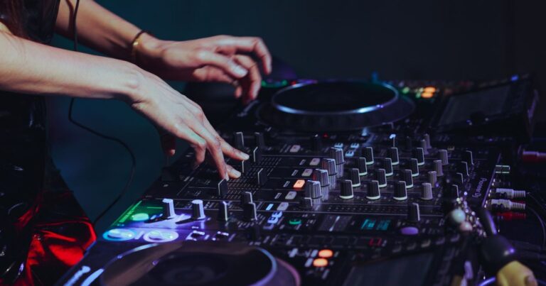 Future Garage Music: Everything you Need To Know - Rave Harmony